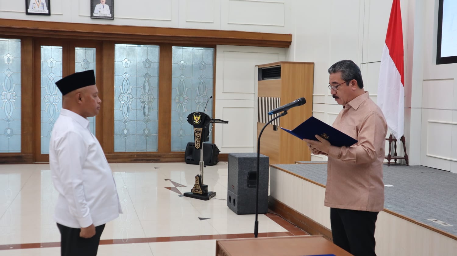 GUBERNUR KUKUHKAN PANITIA PENYELENGGARAAN IBADAH HAJI EMBARKASI HAJI ...